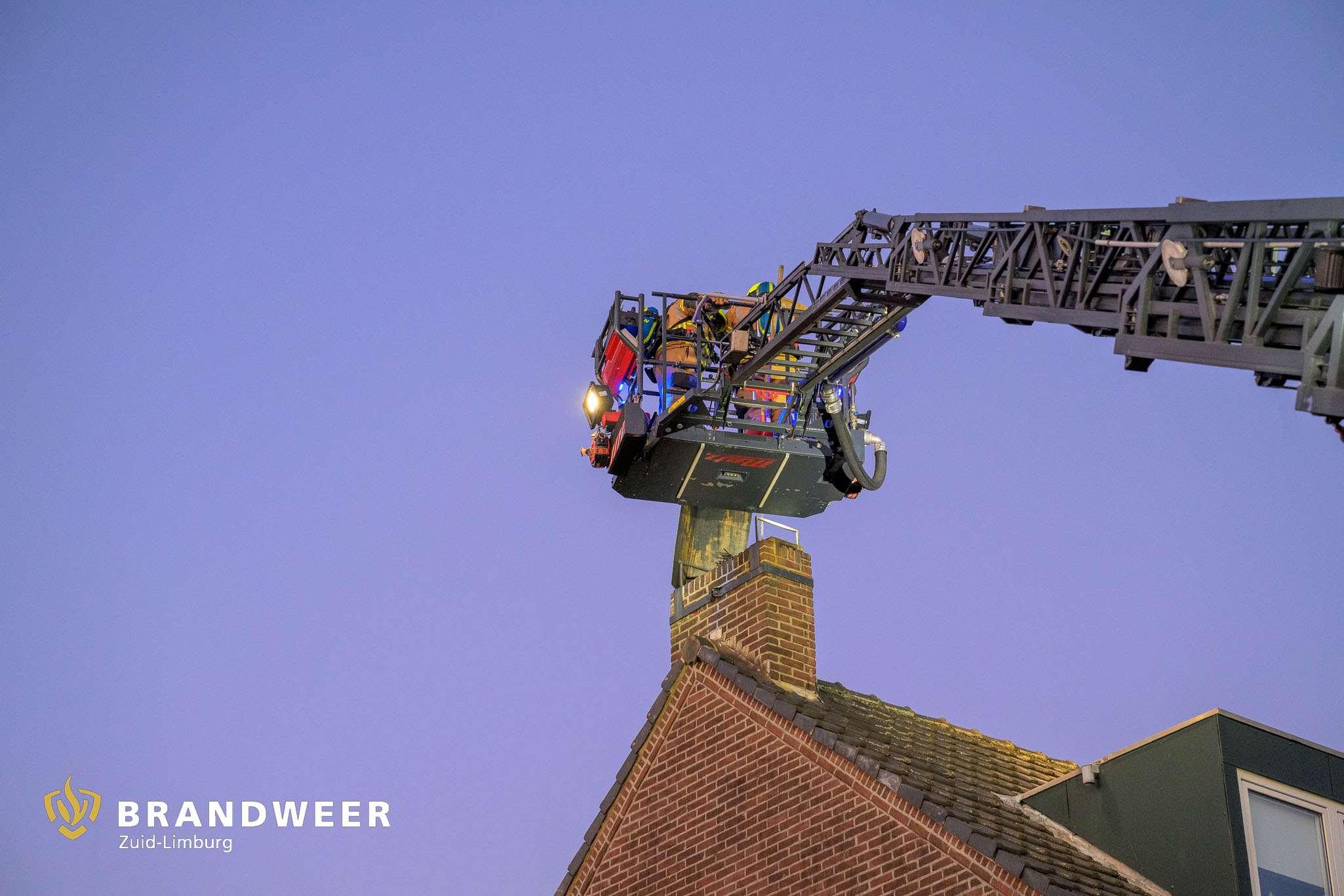 24-12-2025 – Kerkrade, Schoorsteenbrand – Brandweer Zuid-Limburg Team FVT